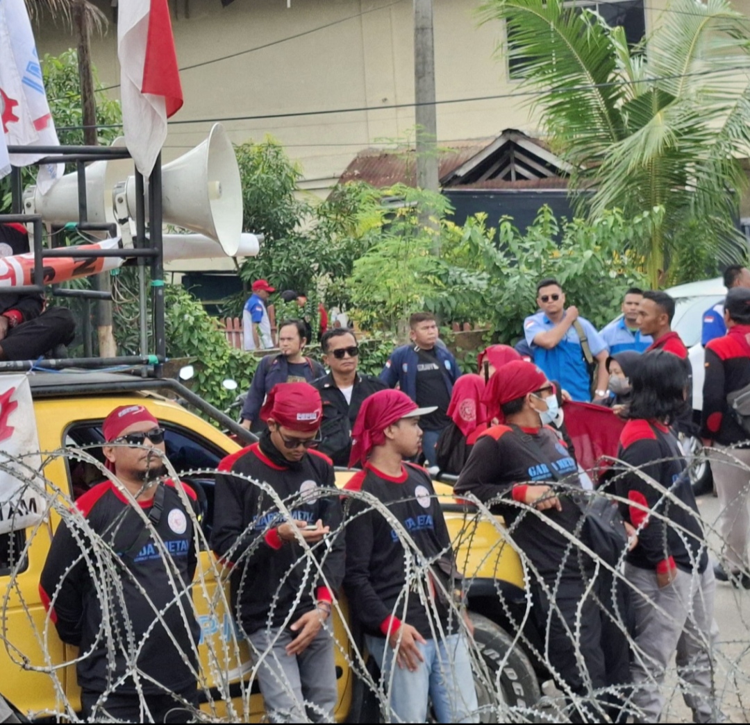 Buruh Batam Tuntut Kenaikan UMK 37,29 Persen, Kawal Pembahasan di ...